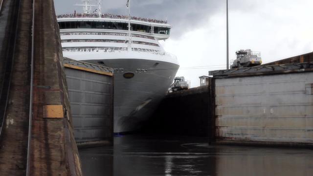 Watch a Cruise Ship Pass Through the Canal [Video]